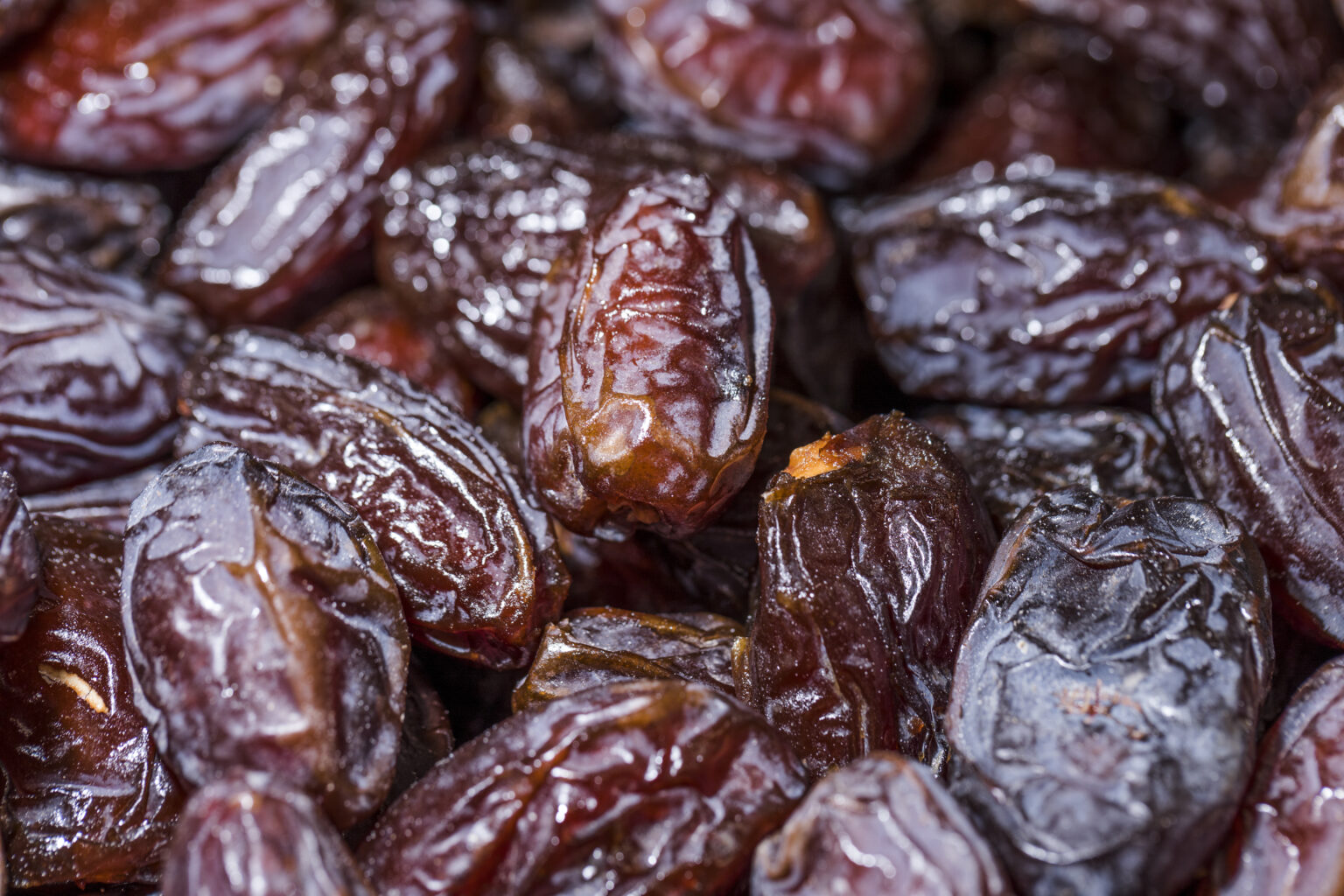 Black Dates Benefits: 7 Powerful Reasons to Eat Them Daily